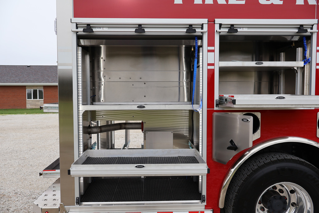 ENCLOSED TOP MOUNT PUMPER #2551 | Alexis Fire Equipment Company