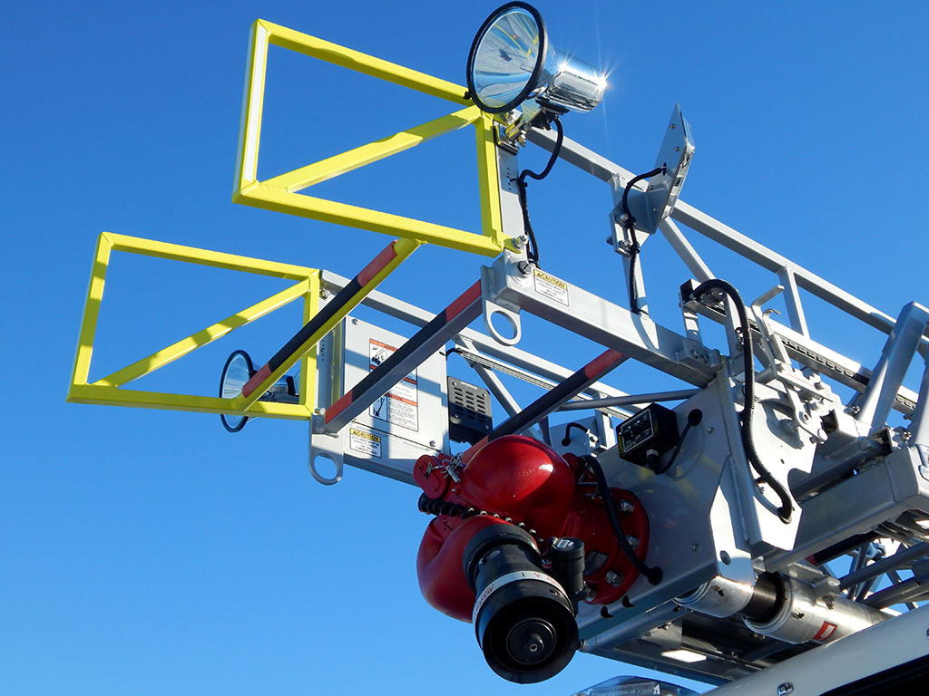 HME 80-FOOT THREE SECTION REAR MOUNT AERIAL LADDER #H1006 | Alexis Fire ...