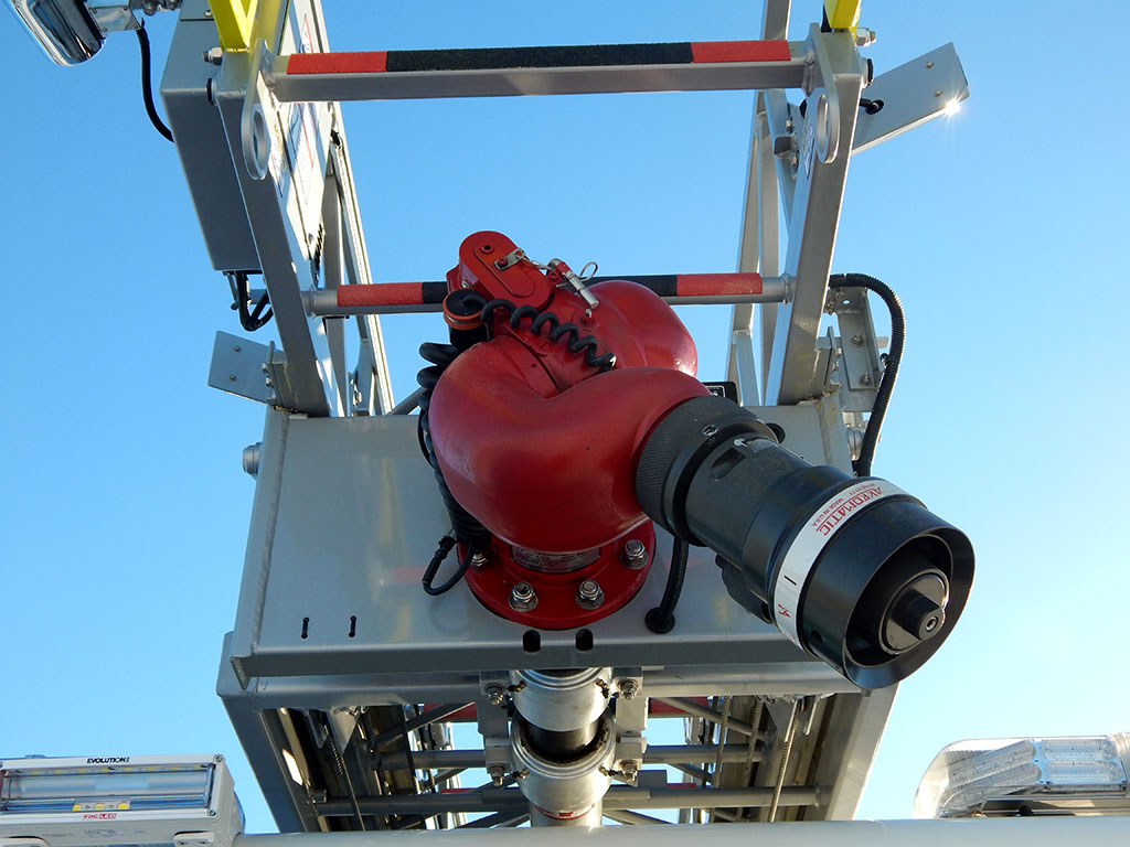 HME 80-FOOT THREE SECTION REAR MOUNT AERIAL LADDER #H1006 | Alexis Fire ...