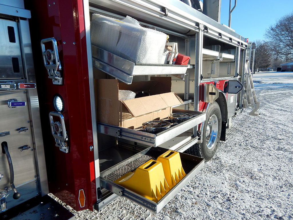 HME 80-FOOT THREE SECTION REAR MOUNT AERIAL LADDER #H1006 | Alexis Fire ...