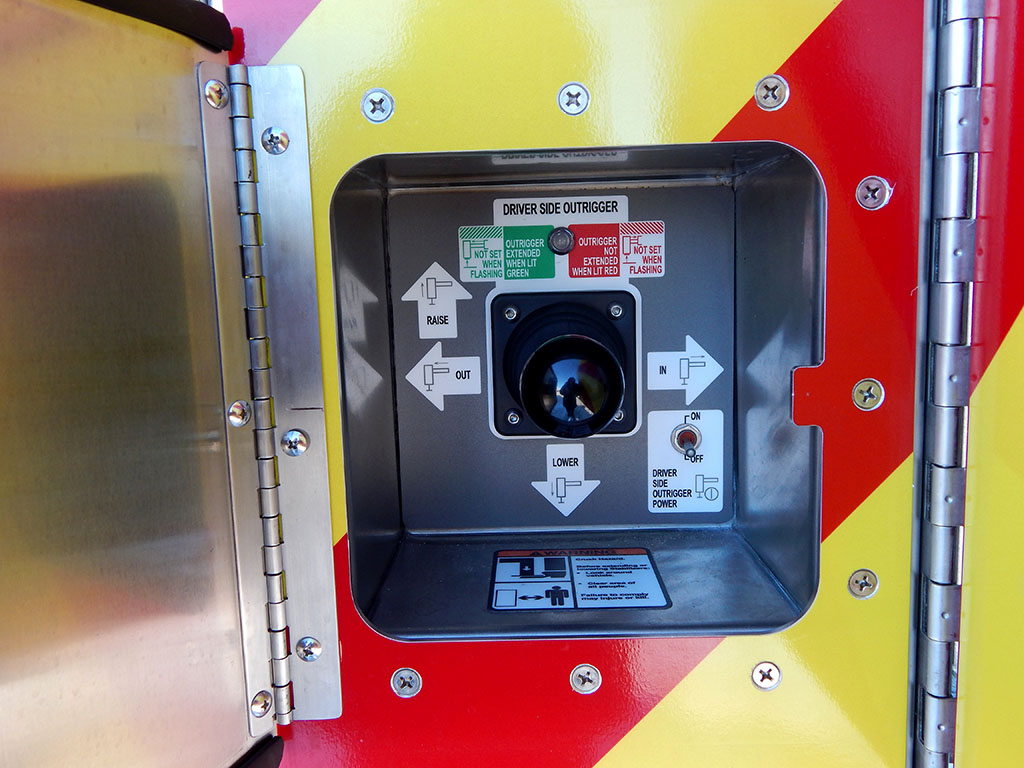 HME 80-FOOT THREE SECTION REAR MOUNT AERIAL LADDER #H1006 | Alexis Fire ...