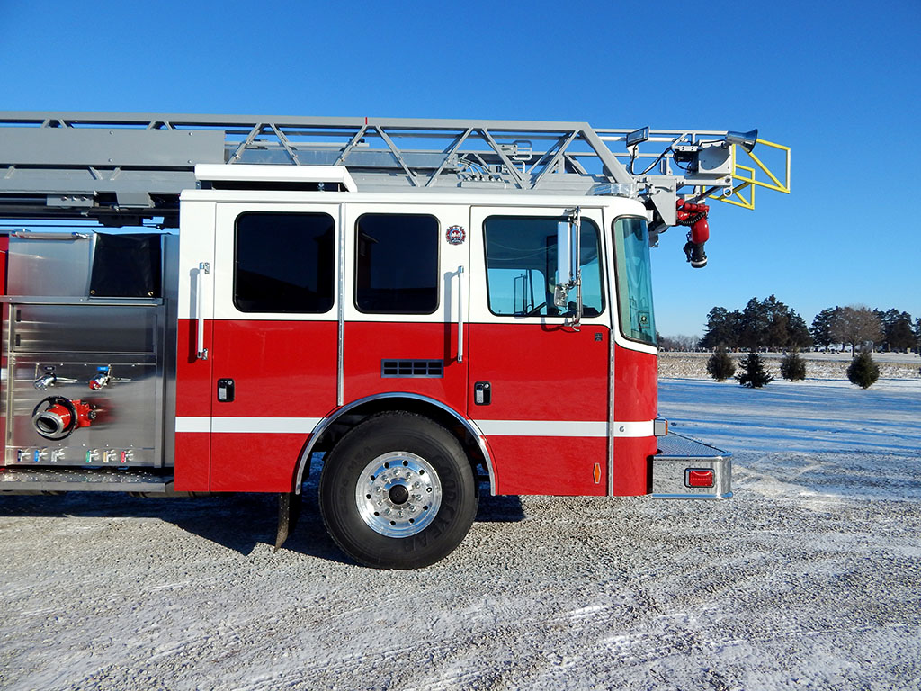 HME 80-FOOT THREE SECTION REAR MOUNT AERIAL LADDER #H1006 | Alexis Fire ...