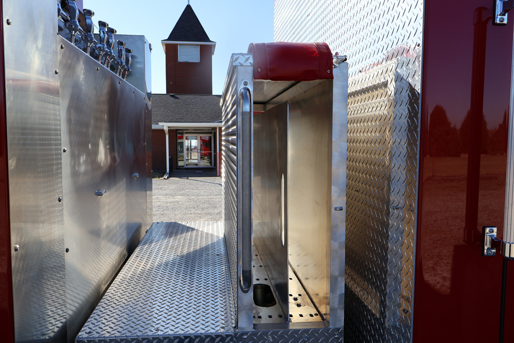 TOP MOUNT EQUALIZER PUMPER #2565 | Alexis Fire Equipment Company
