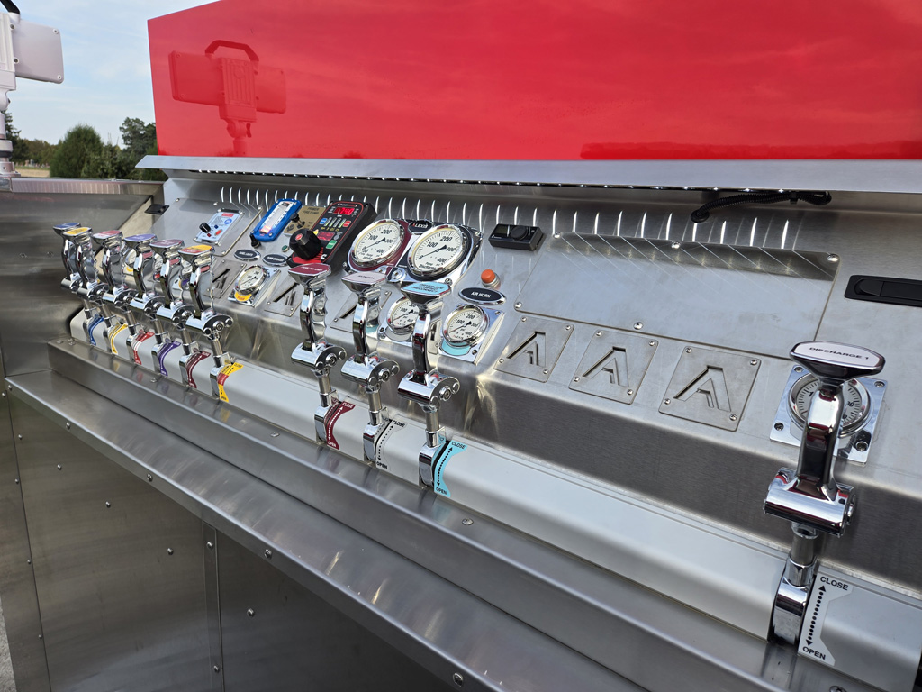 TOP MOUNT EQUALIZER 1250 GPM PUMPER #2569 | Alexis Fire Equipment Company