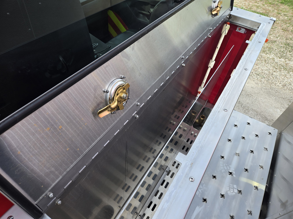 TOP MOUNT EQUALIZER 1250 GPM PUMPER #2569 | Alexis Fire Equipment Company