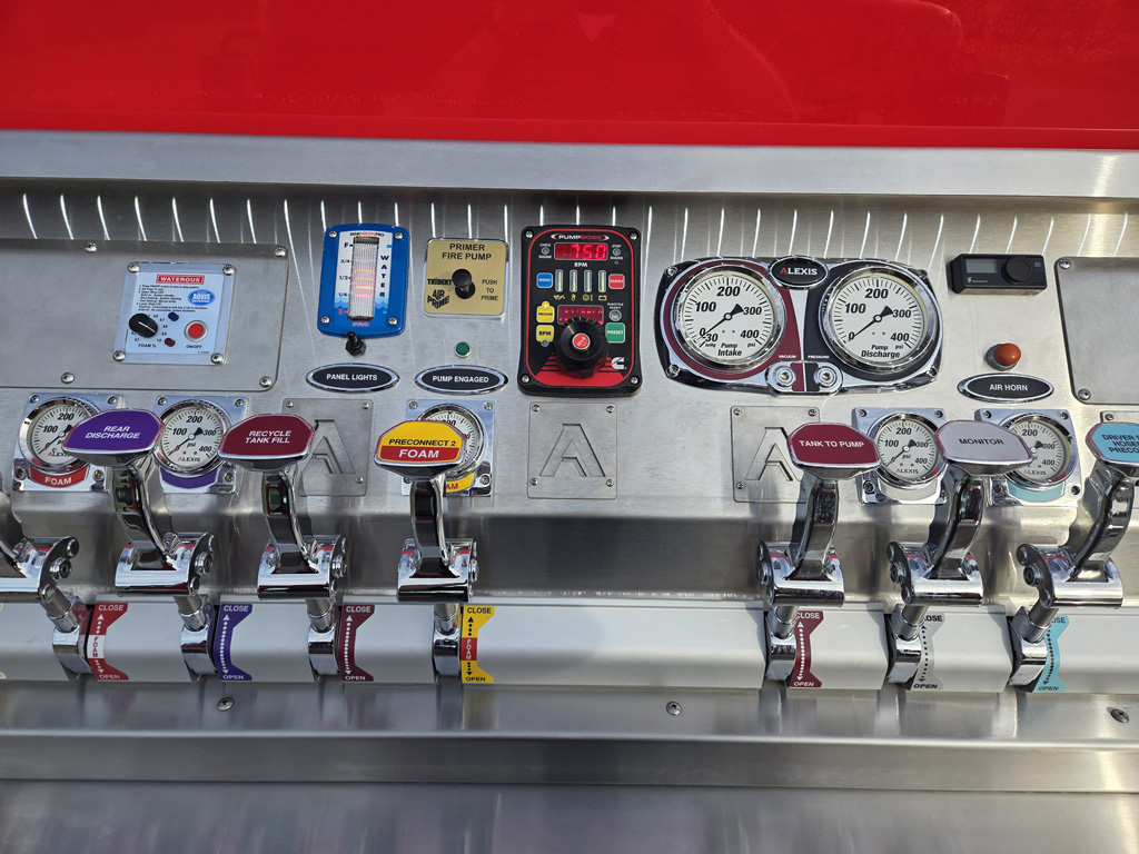 TOP MOUNT EQUALIZER 1250 GPM PUMPER #2569 | Alexis Fire Equipment Company